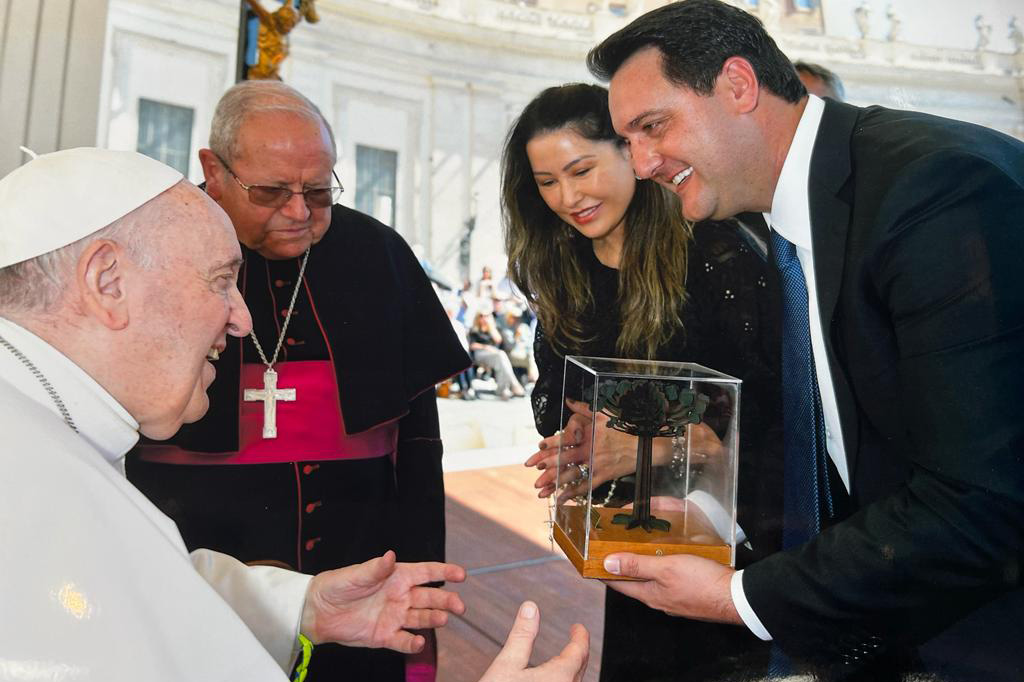Ratinho Junior se encontra com Papa Francisco no Vaticano🥘 Descubra ... Ratinho Junior se encontra com Papa Francisco no Vaticano🥘 Descubra ...